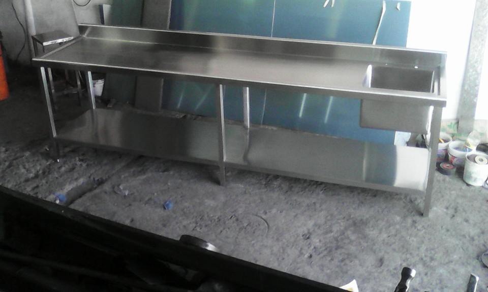 MESA DE TRABAJO A PARED TARJA